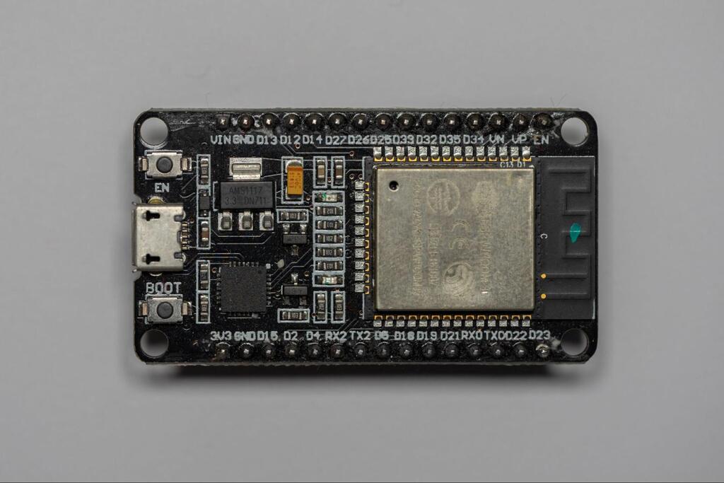 ESP32 board guide: features, applications & how to use it